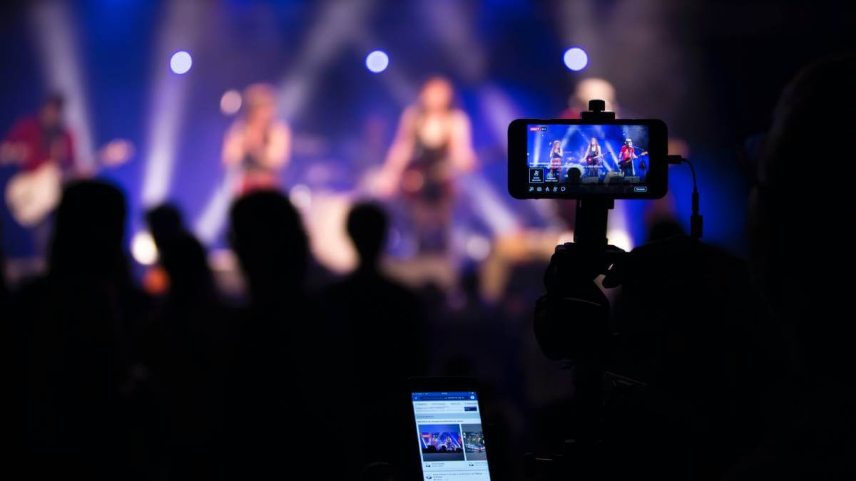 Multi-Camera Live Streaming with Multiple Cameras or Phones