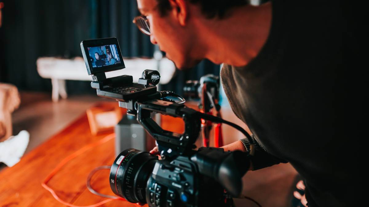 Multi-Camera Live Streaming with Multiple Cameras or Phones